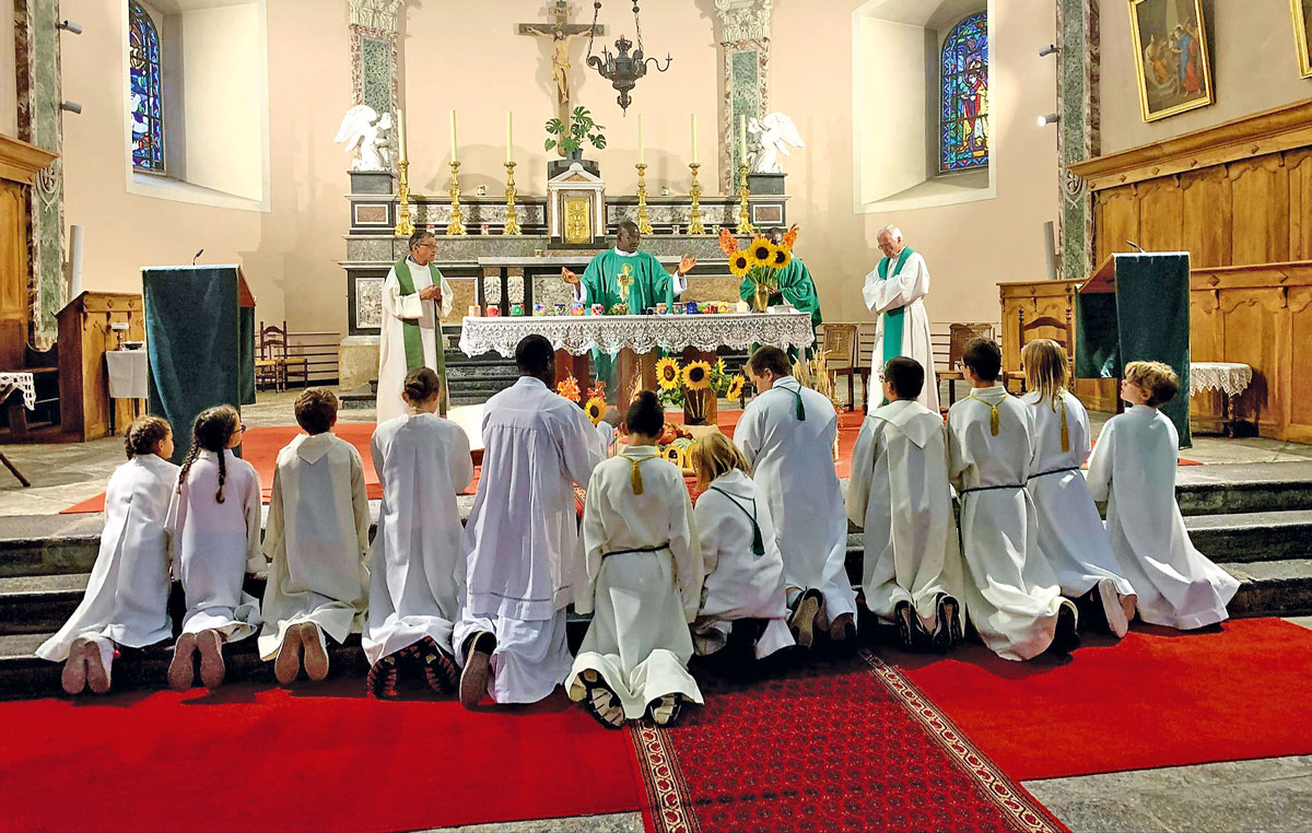 Heureux de servir la messe - Journaux paroissiaux (L'Essentiel ...